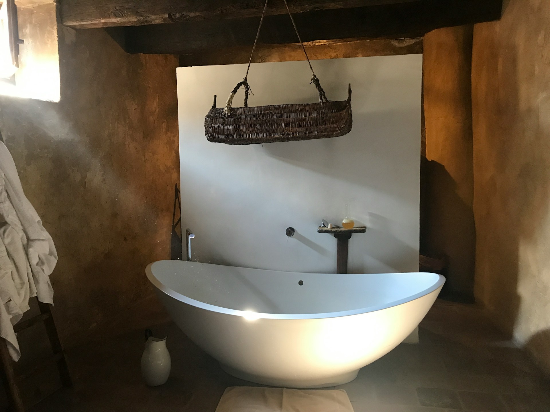 Cazi freestanding – eleganta care transforma orice baie intr-un spatiu ...